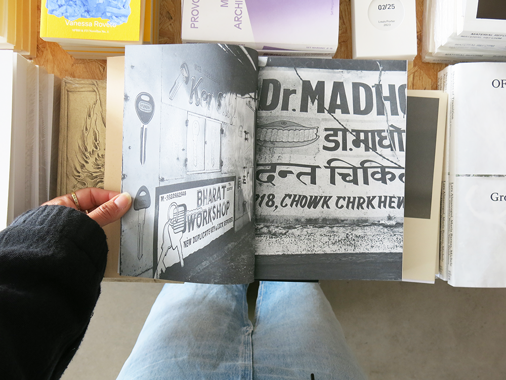 Aradhana Seth – SADAK: Hand painted street signs in India – Perimeter Books